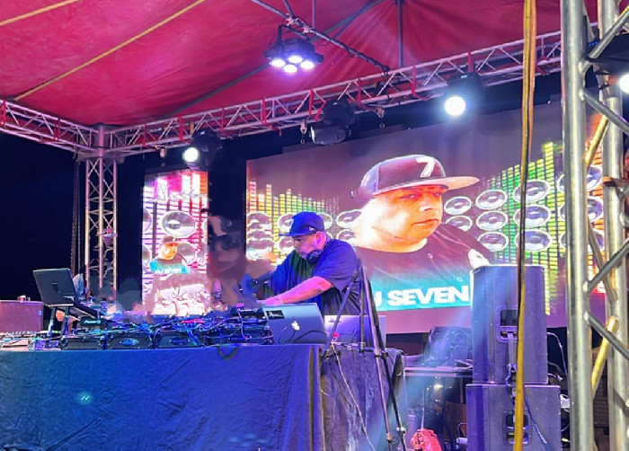 Biography :: DJ SEVEN CHICAGO